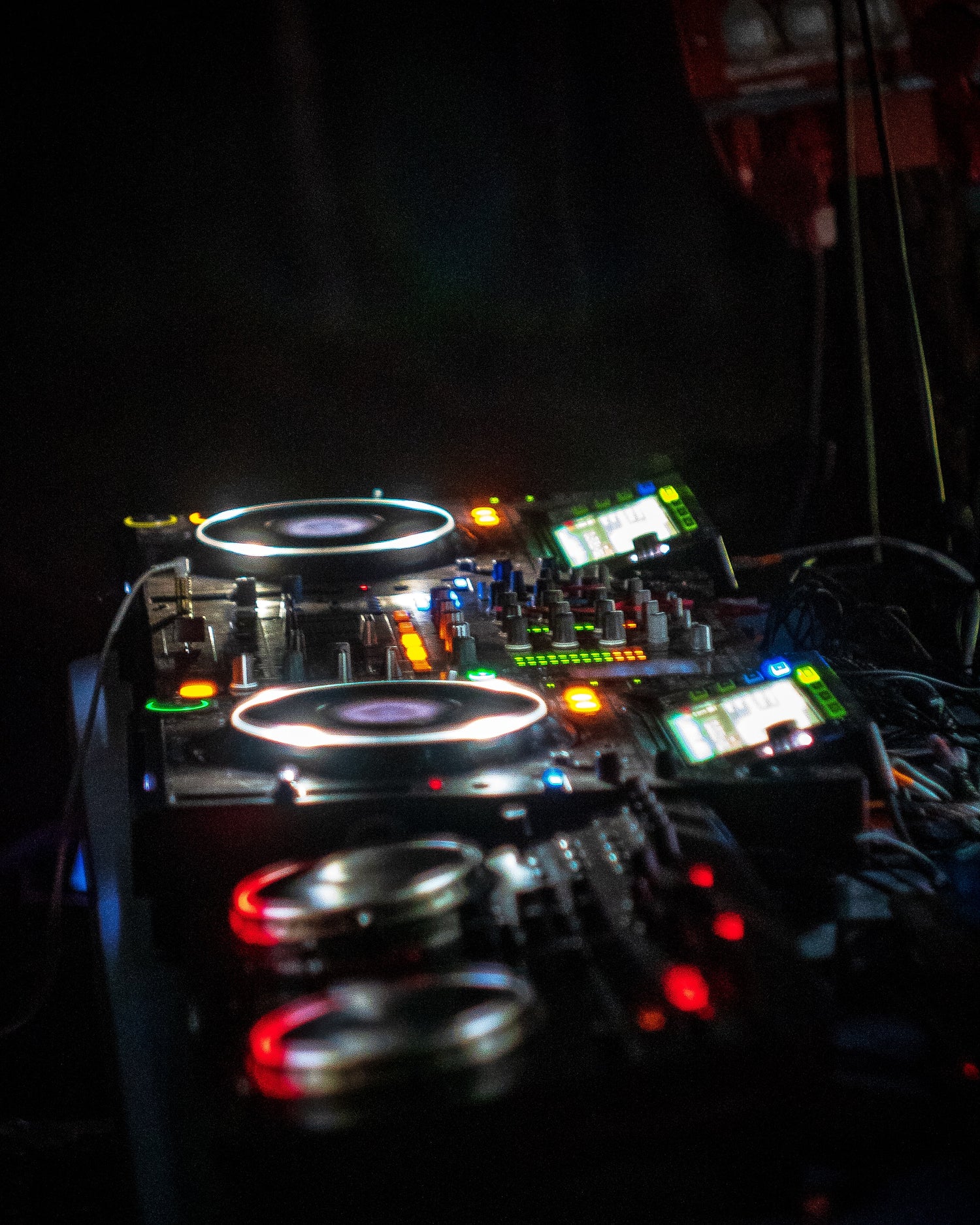 How to Get Started as a DJ Using Turntables: Mastering Turntables as a ...